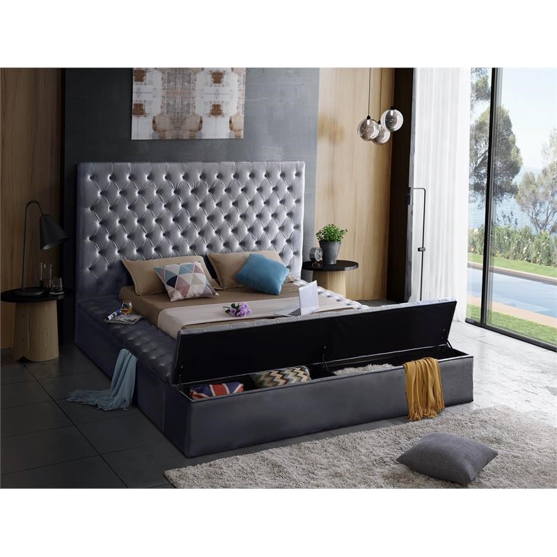 Meridian Furniture Bliss Solid Wood Tufted Velvet Full Bed In Gray